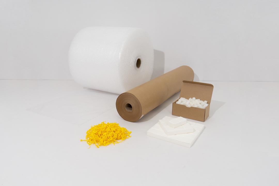 Polstermaterial für sicheren Versand | Model Online Shop
