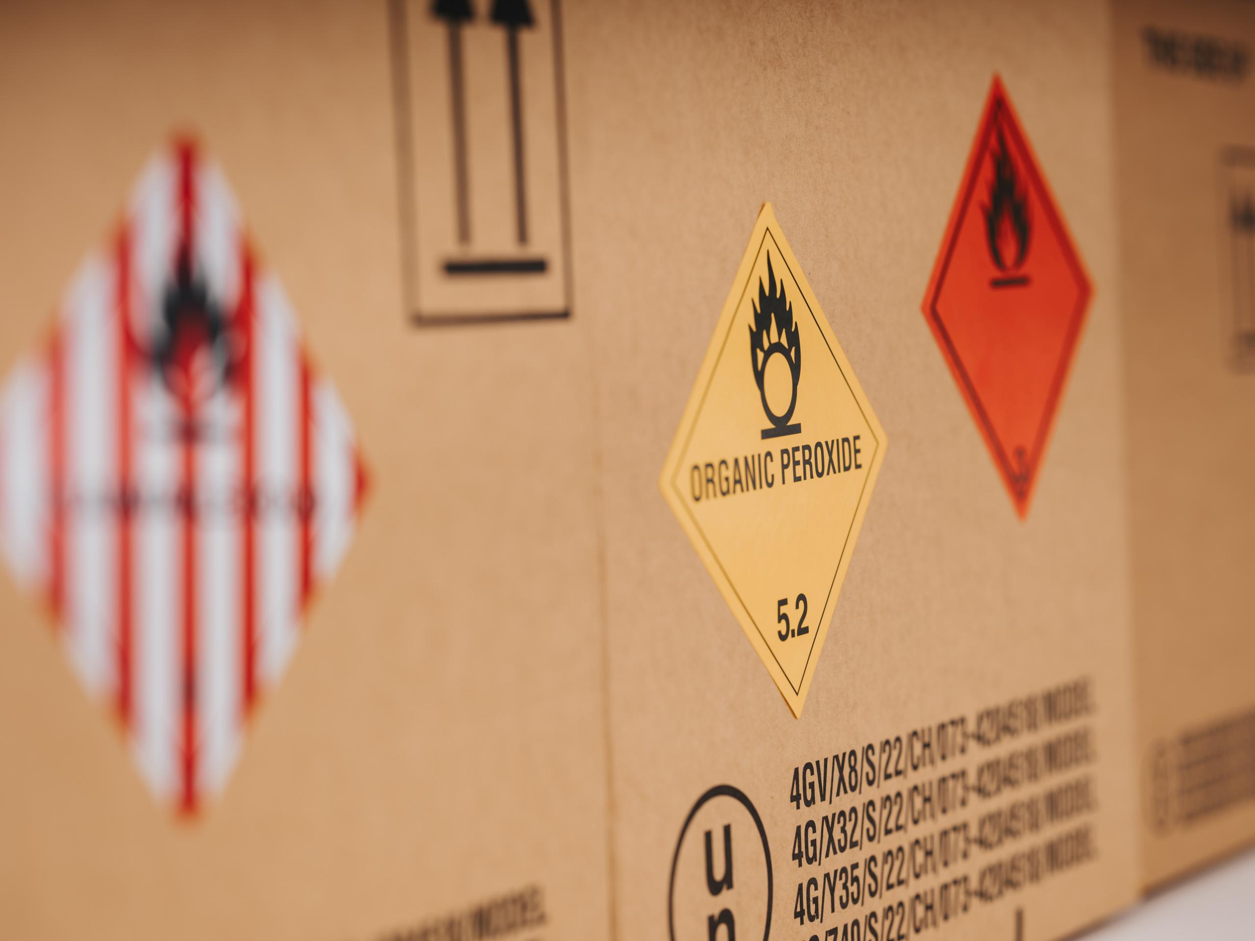 Emballer correctement les marchandises dangereuses | Model Group Suisse